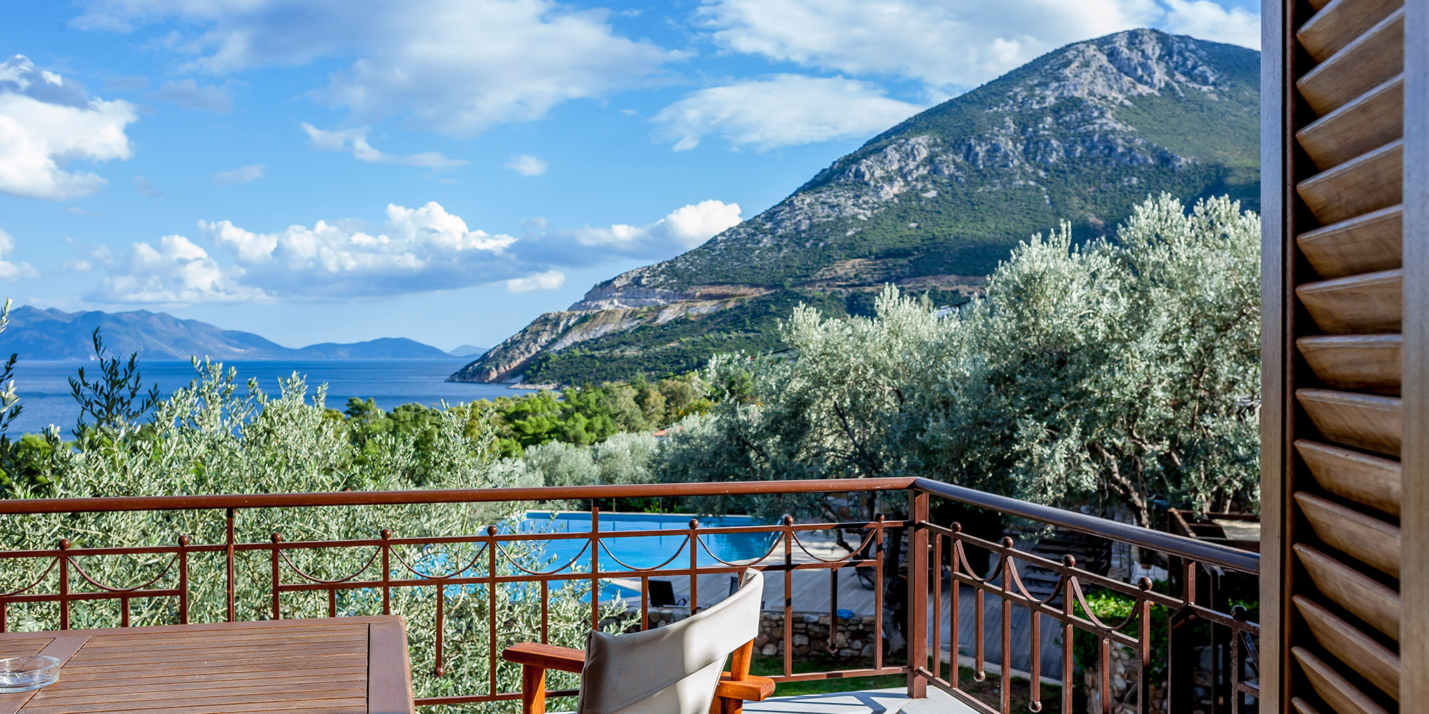 Yialasi Hotel - Location